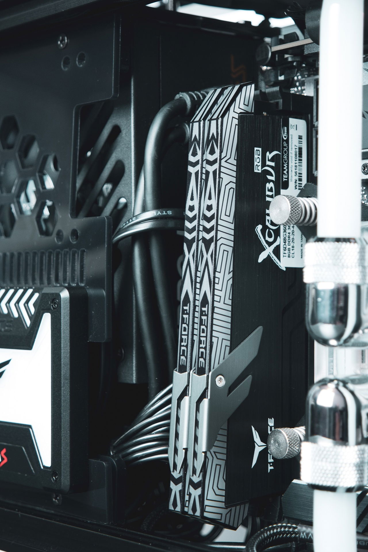 ITX 9900K GEEEK CASE GAMING RIG » builds.gg
