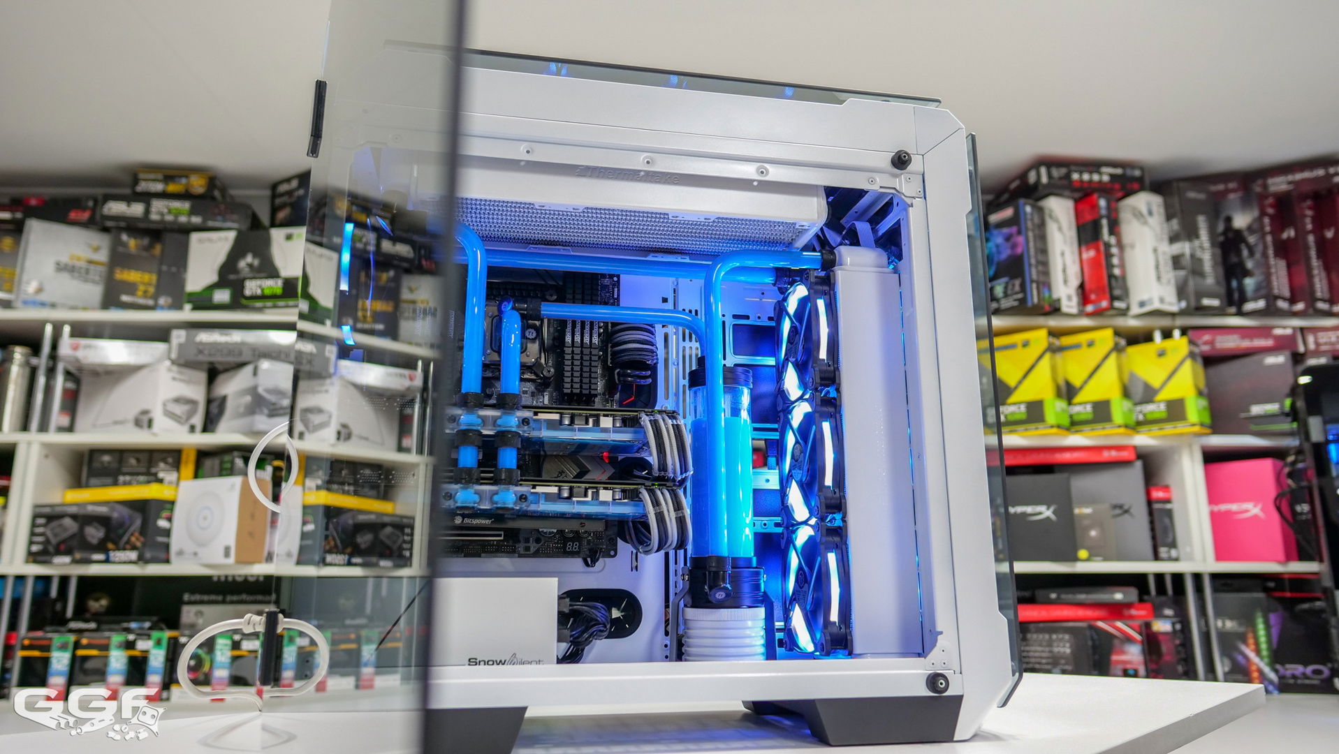 Thermaltake View 71 » builds.gg