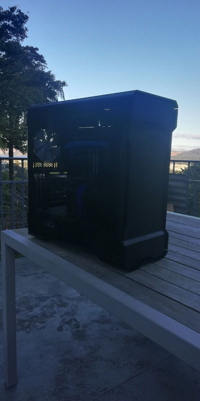 SSUPD Xhuttle White AORUS Stealth Build | Cable-less Tube-less Custom ...