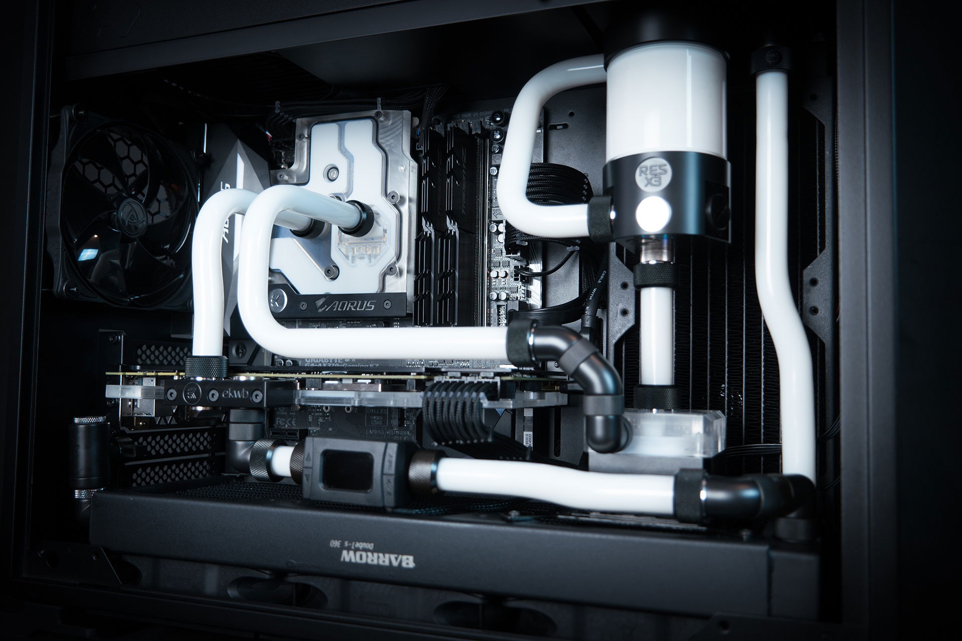 InWin 101 Black and White » builds.gg