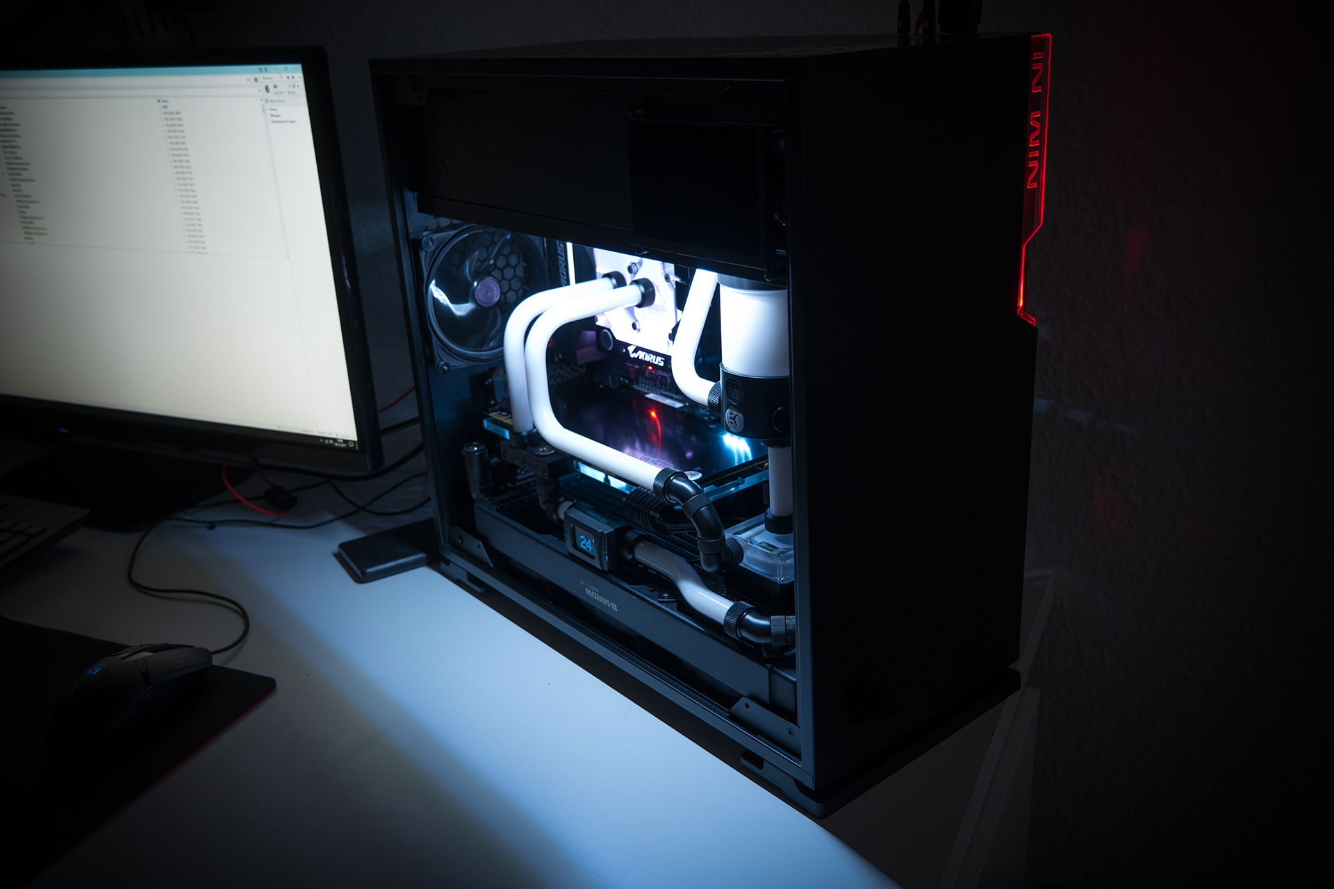 InWin 101 Black and White » builds.gg