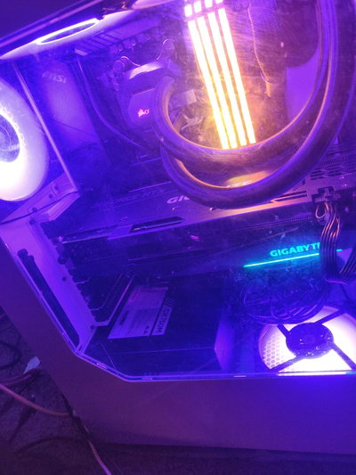 RED gaming pc » builds.gg
