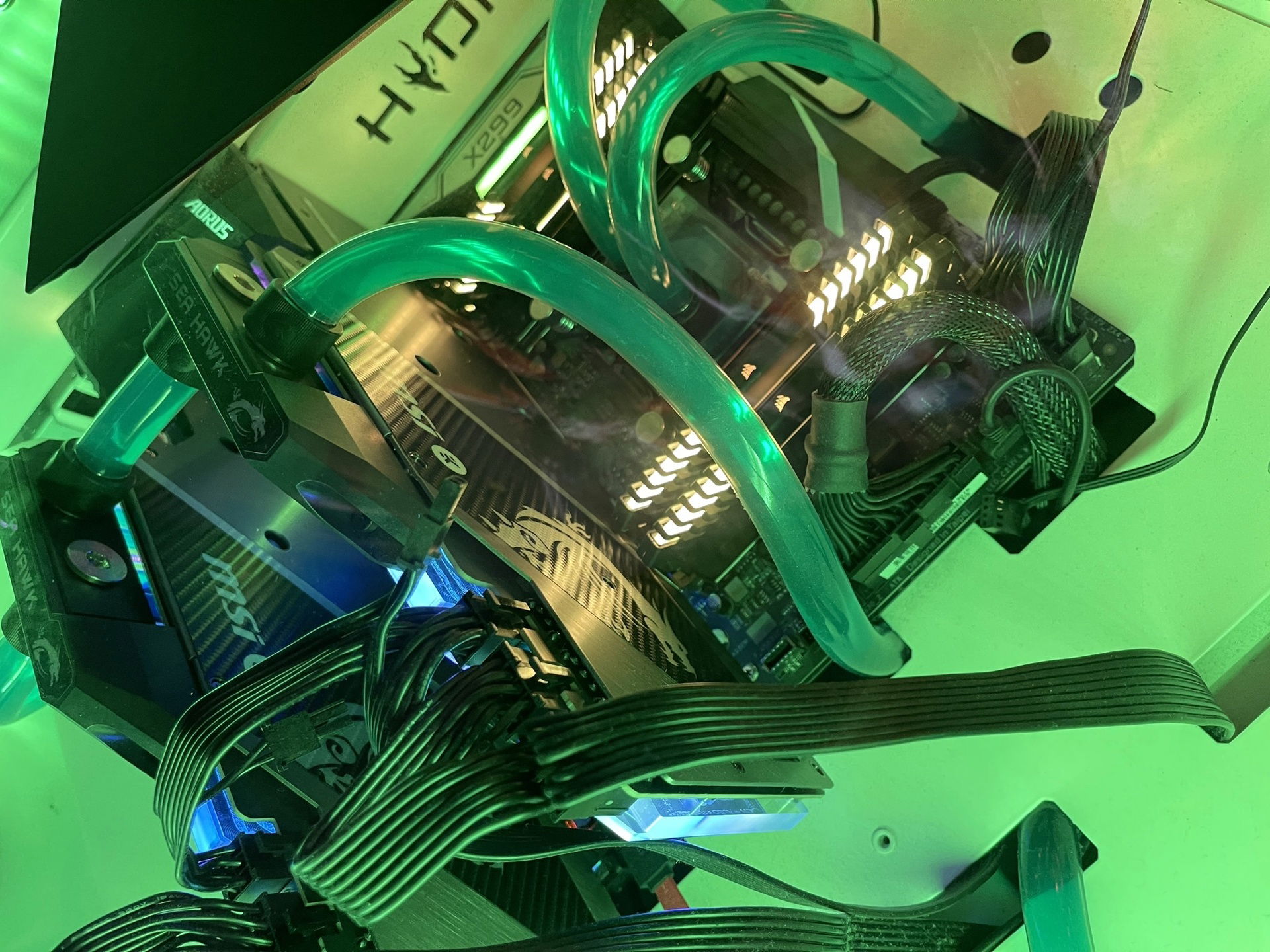 Hydra Desk custom RTX SLI build » builds.gg