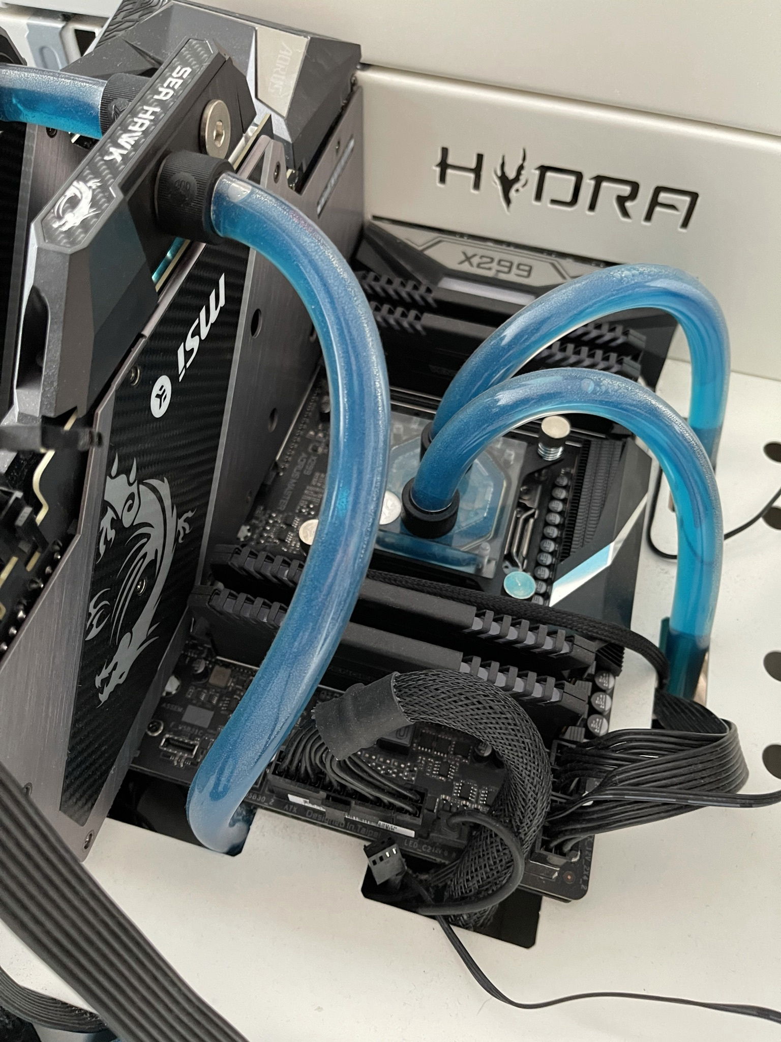 Hydra Desk custom RTX SLI build » builds.gg