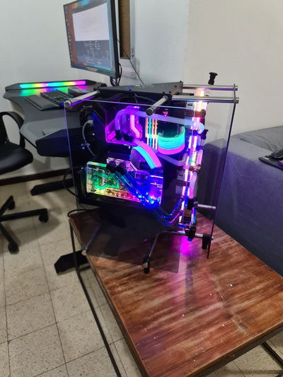 Lian Li O11 XL, custom loop, front distro plate, black & yellow » builds.gg