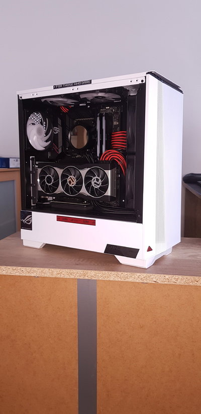 Lian Li O11 XL, custom loop, front distro plate, black & yellow » builds.gg