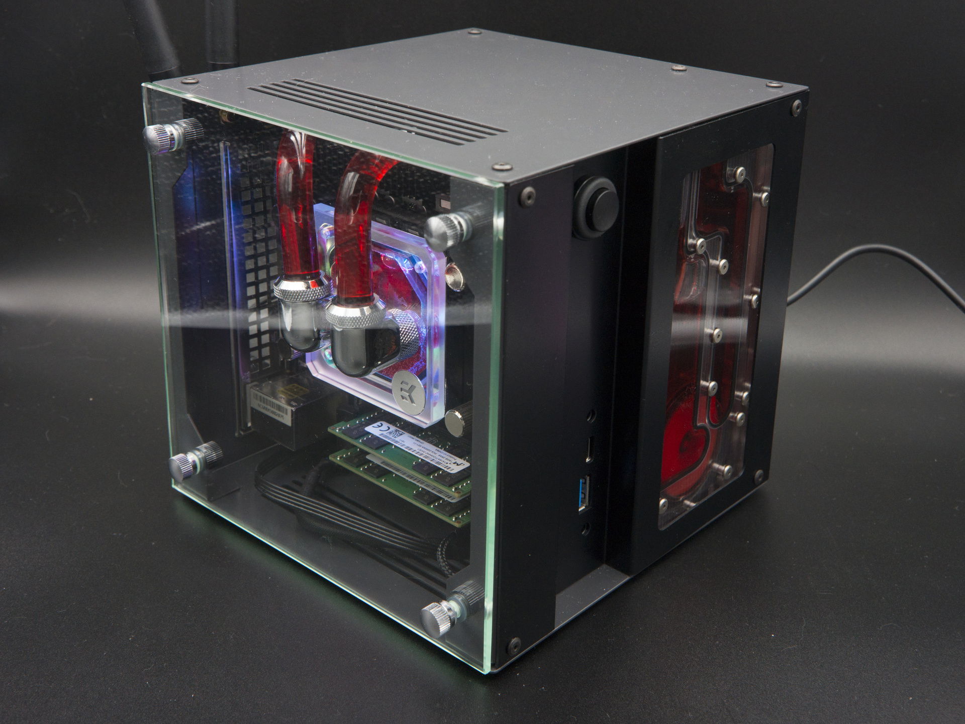 Mini-STX LiquidCooled Mod (Asrock Deskmini X300) » builds.gg