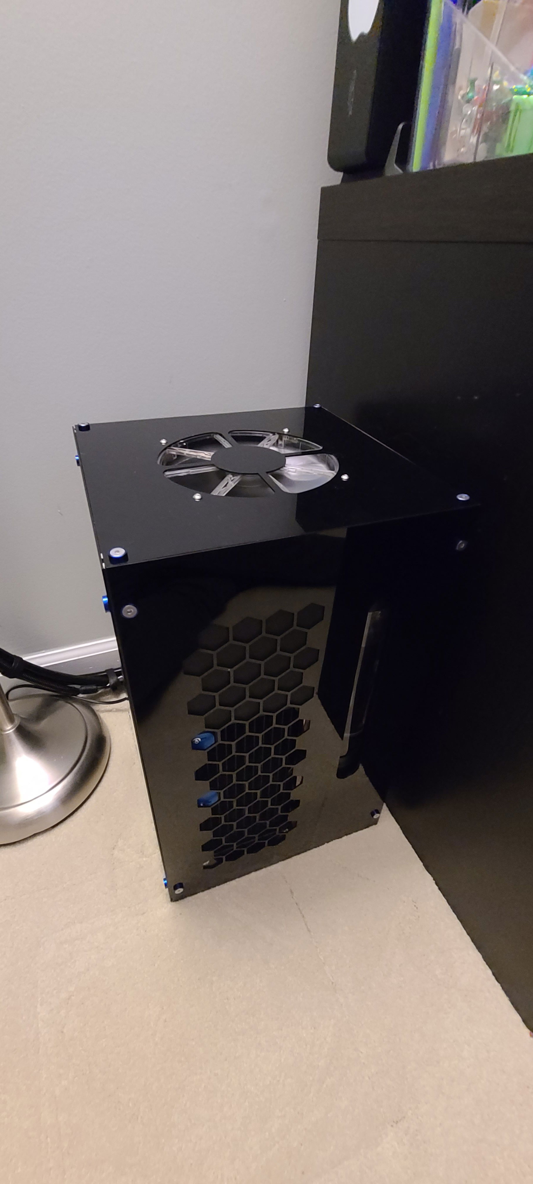 LD01 - Inverted MATX / Watercooled / External Rad » builds.gg