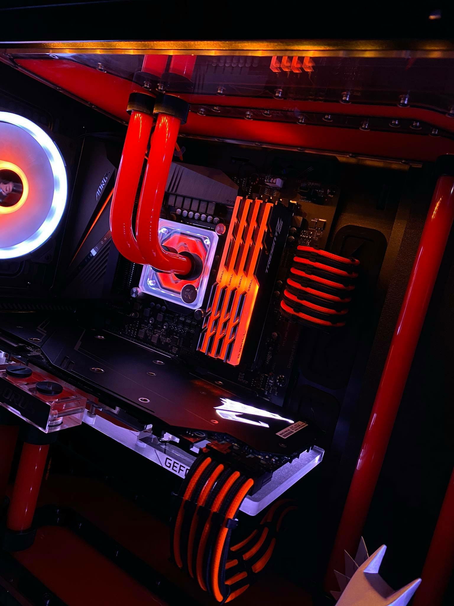 GIGABYTE AORUS WATERFORCE DUAL DISTROPLATE » builds.gg