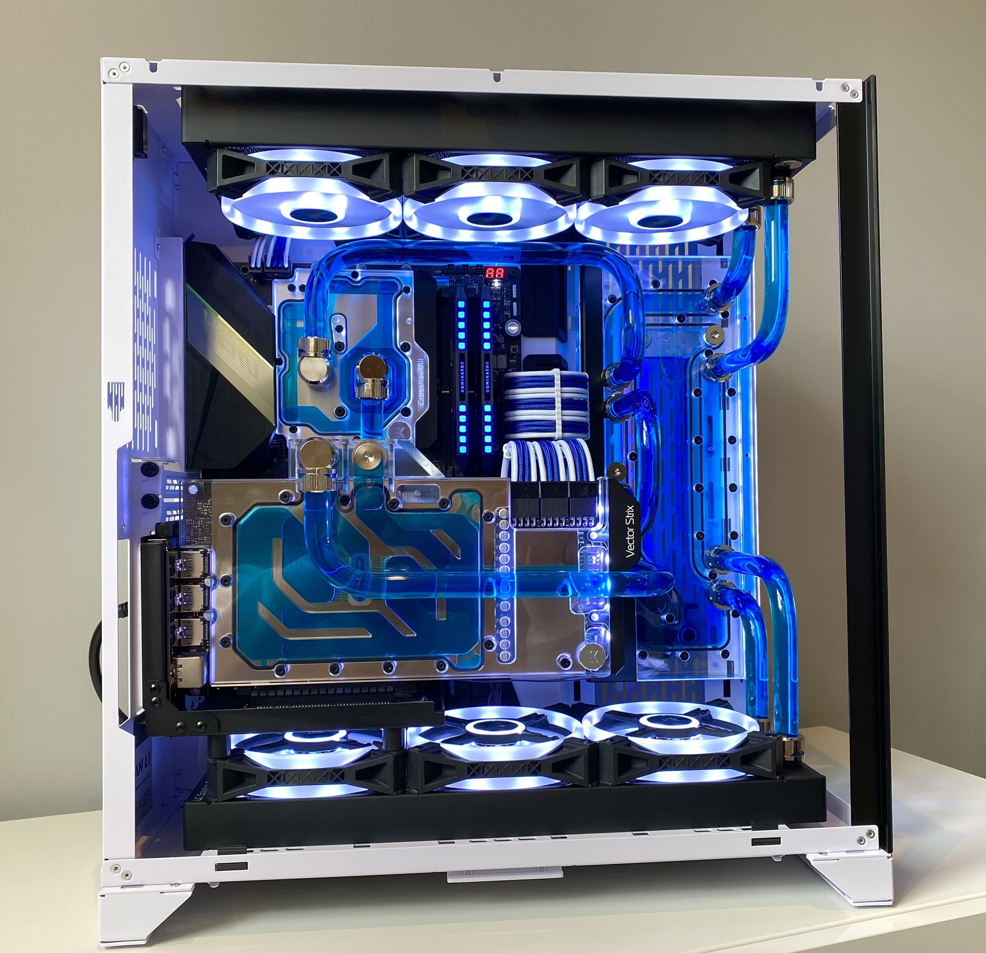 Karbon Industries - Lian Li 011 Dynamic XL » builds.gg