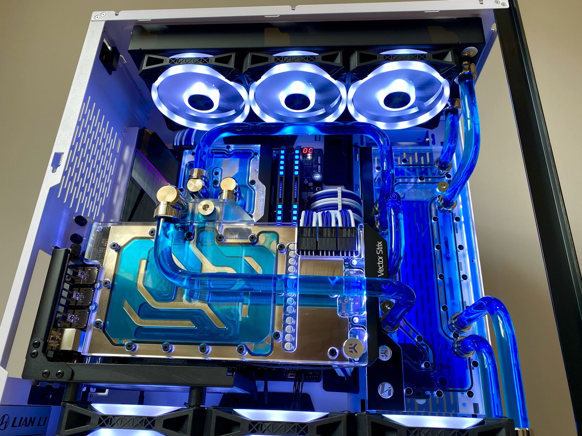 Karbon Industries - Lian Li 011 Dynamic XL » builds.gg