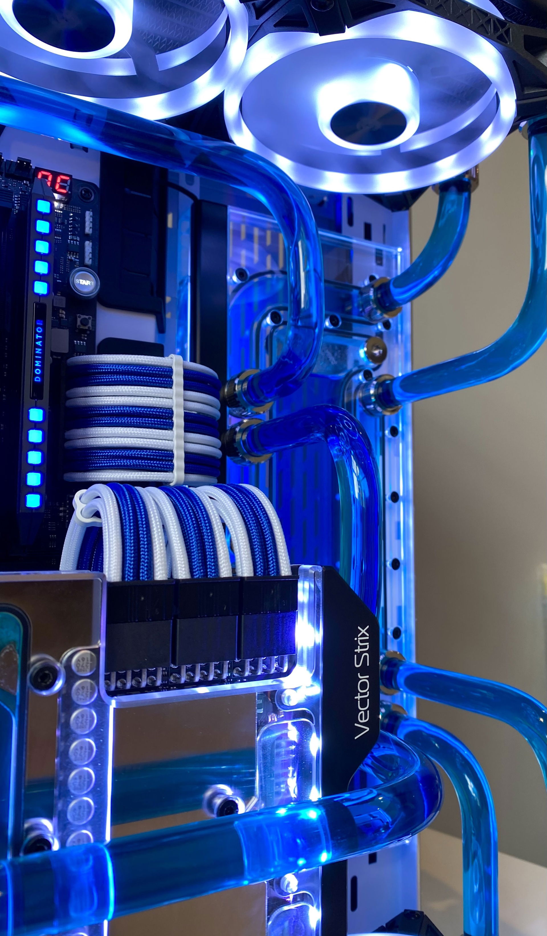 Karbon Industries - Lian Li 011 Dynamic XL » builds.gg