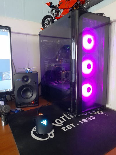 Lian Li O11 XL, custom loop, front distro plate, black & yellow » builds.gg