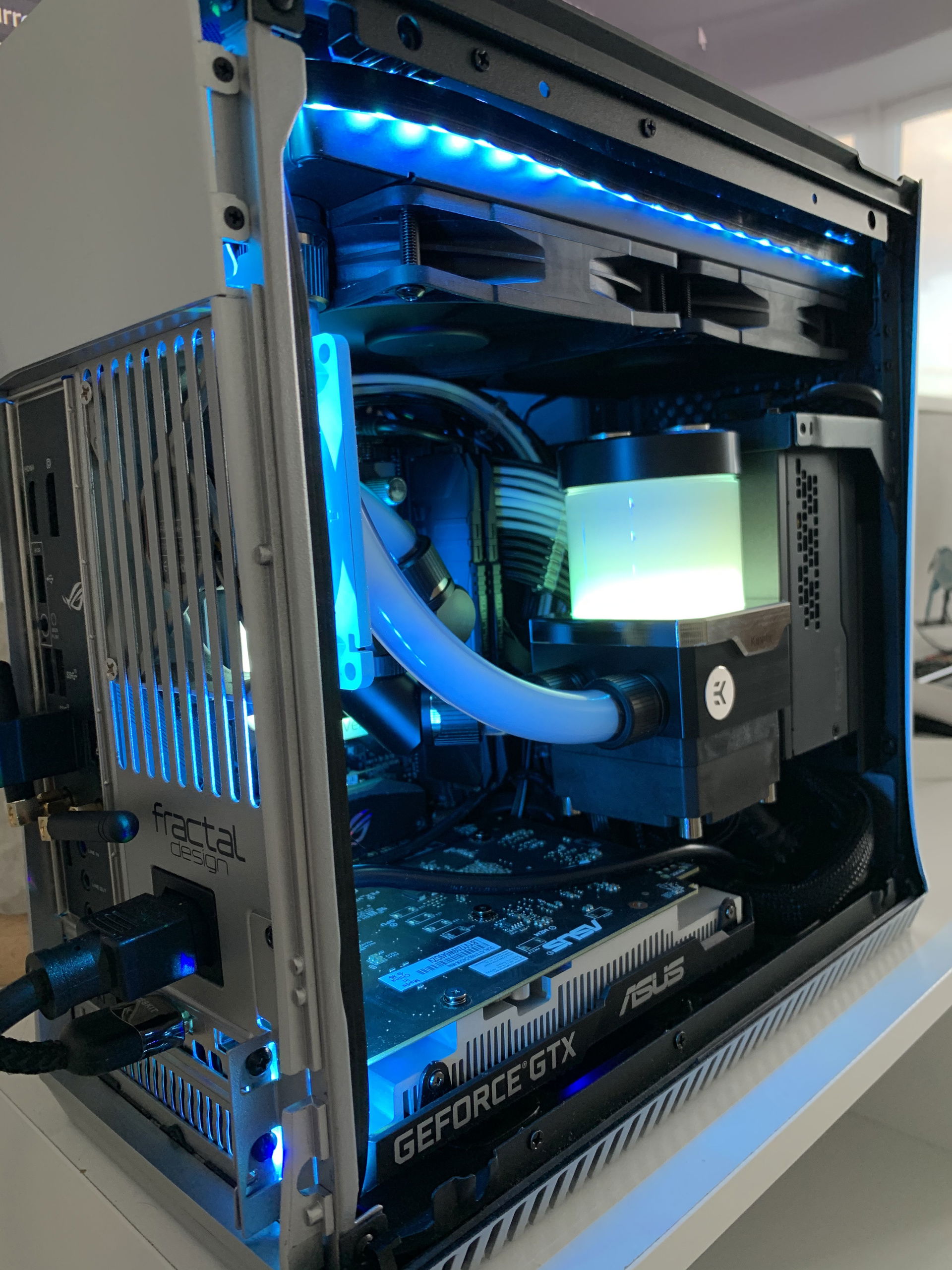 Fractal Design Era ITX - EKWB » builds.gg