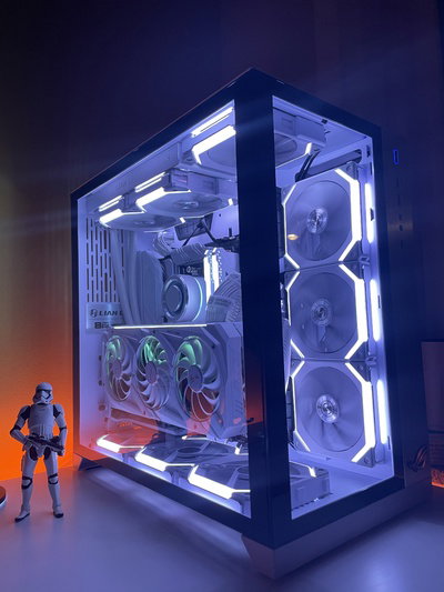 Lian Li O11 XL, custom loop, front distro plate, black & yellow » builds.gg