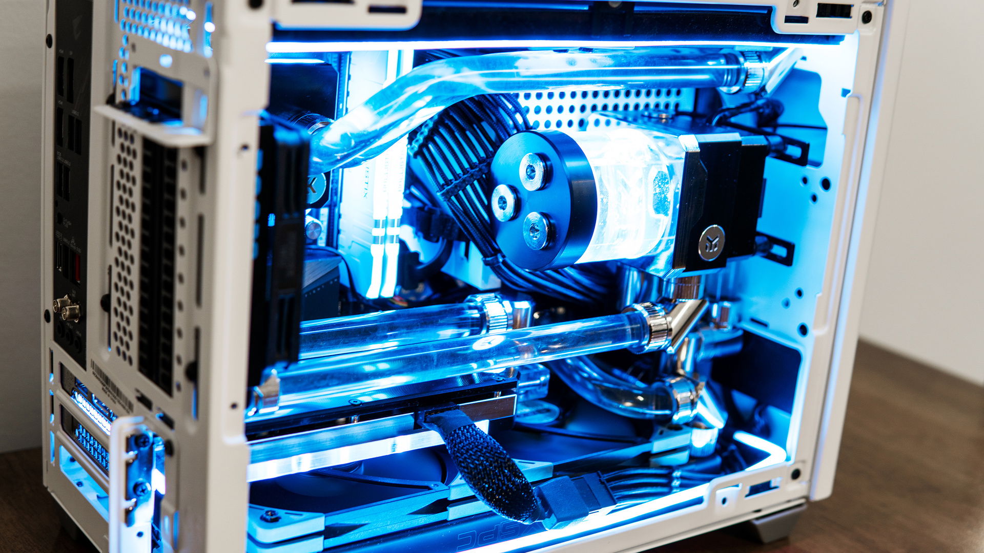 Triple Rad 3070 FE NR200P » builds.gg