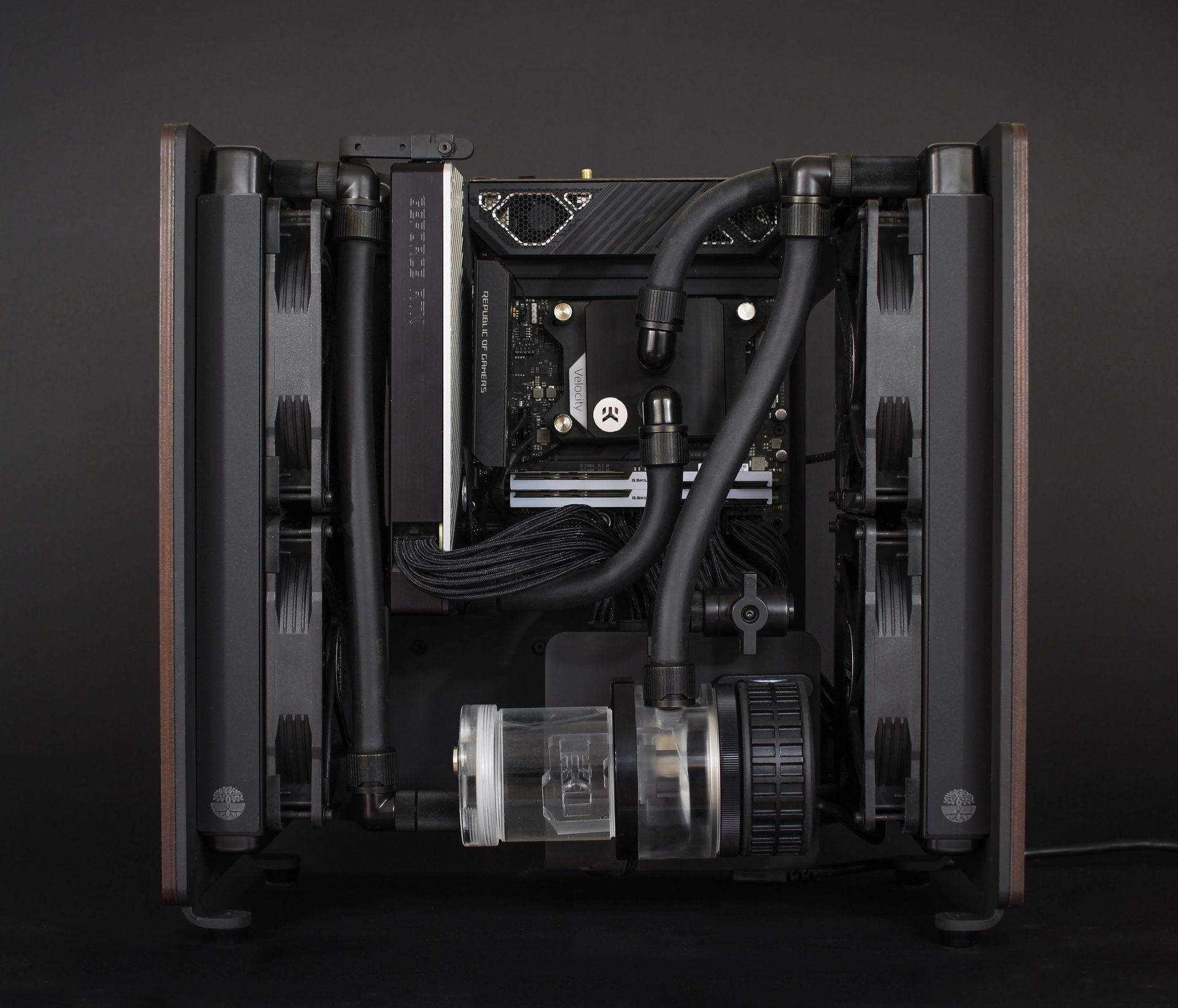 Tilia - a minimalistic open case » builds.gg