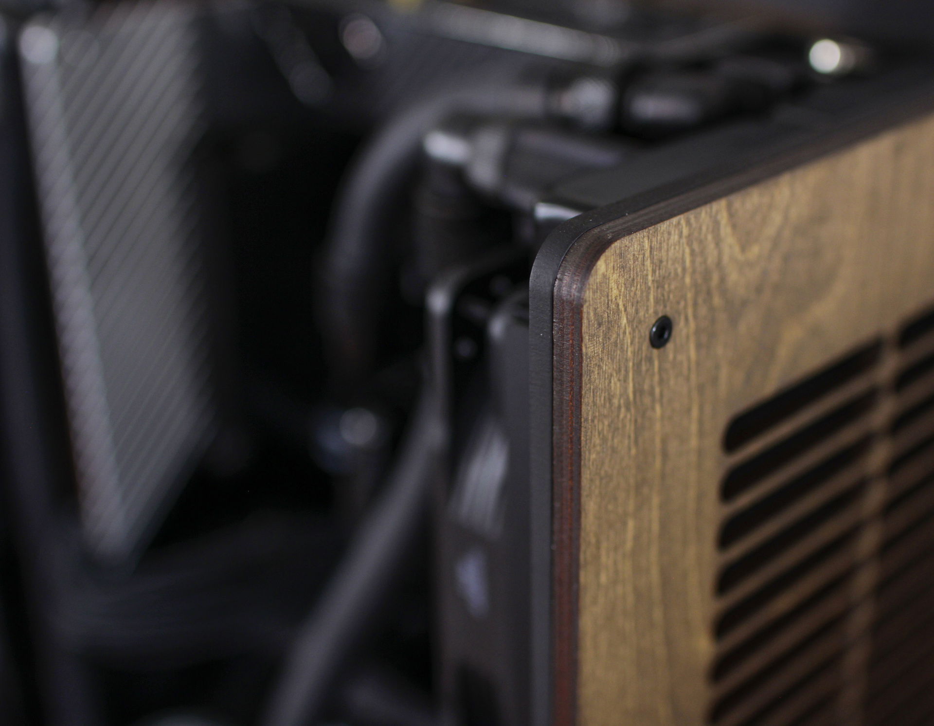 Tilia - a minimalistic open case » builds.gg