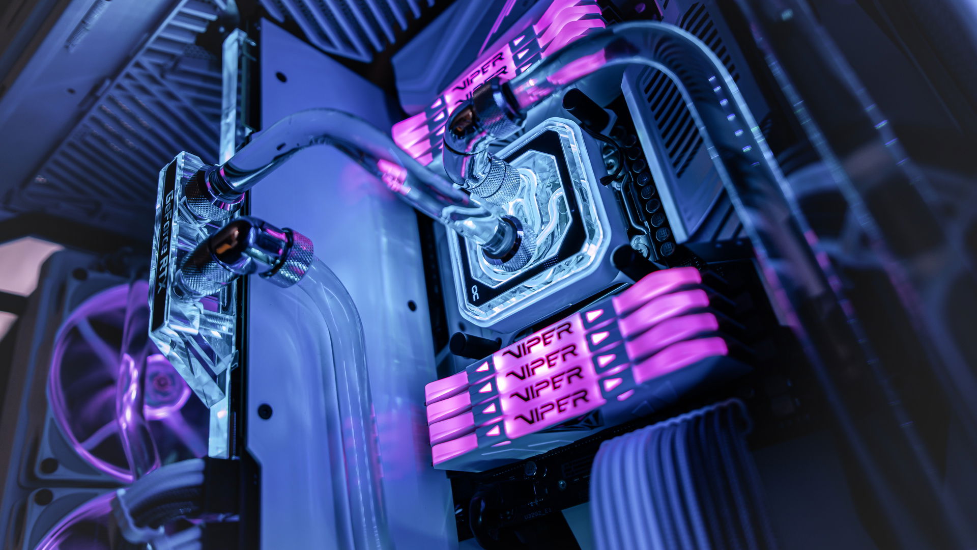 White Helios » builds.gg