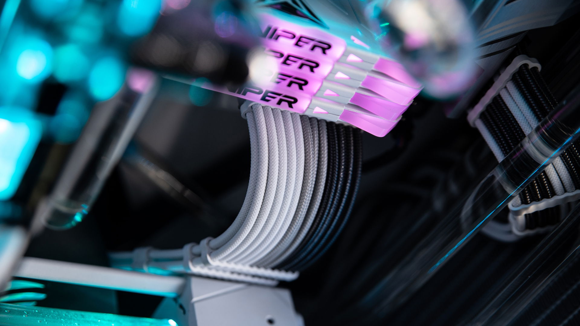 White Helios » builds.gg