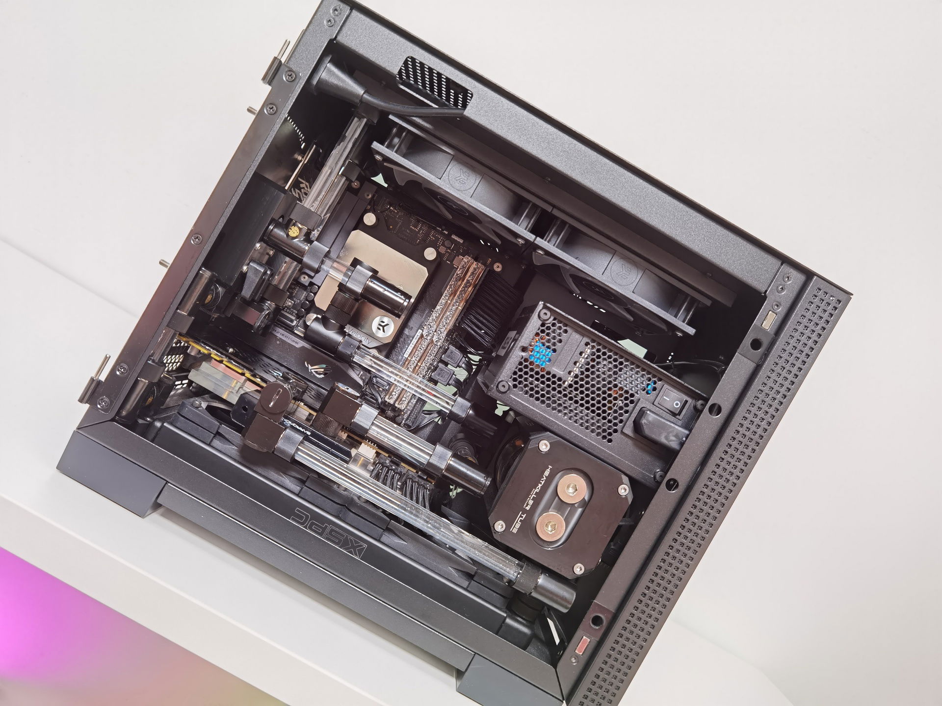 Razer Tomahawk Mini-ITX build » builds.gg