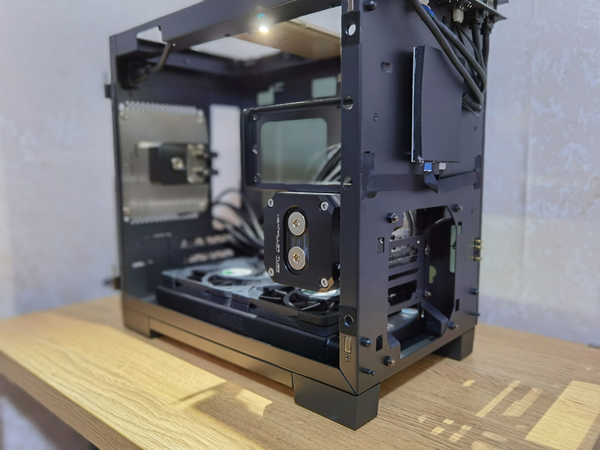 Razer Tomahawk Mini-ITX build » builds.gg