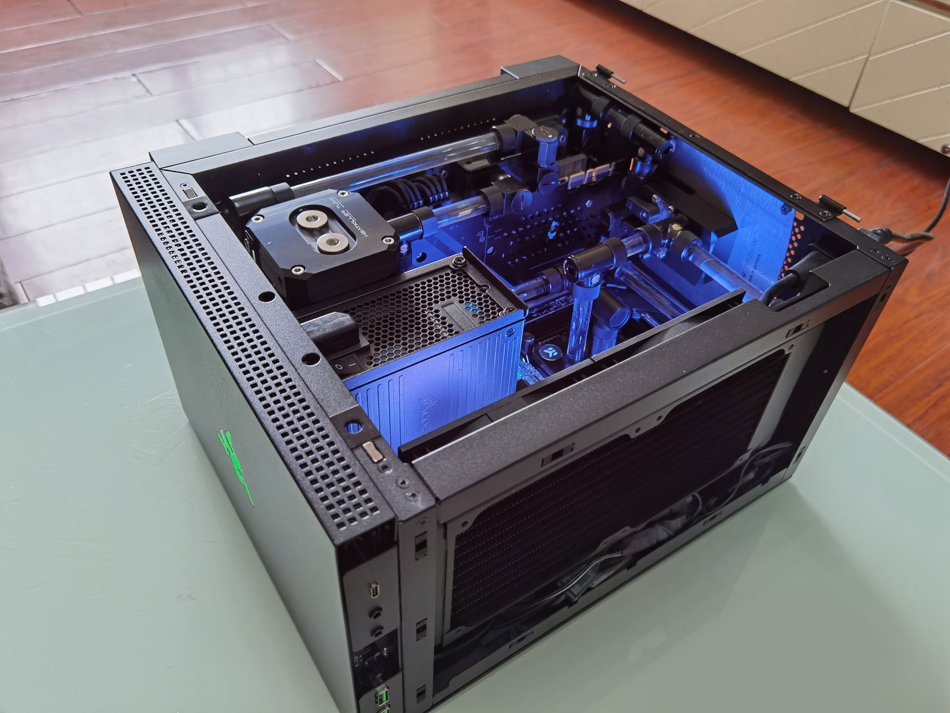 Razer Tomahawk Mini-ITX build » builds.gg