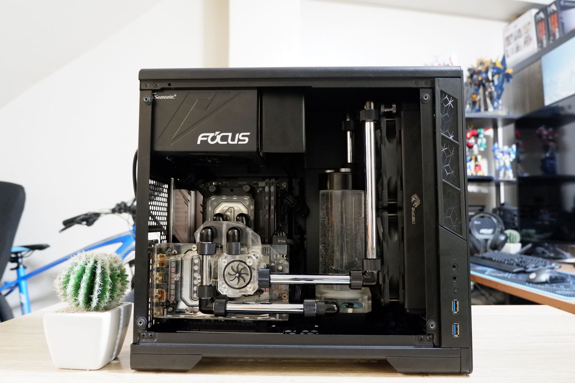 A Touch of Chrome (Neo Mini v2) » builds.gg