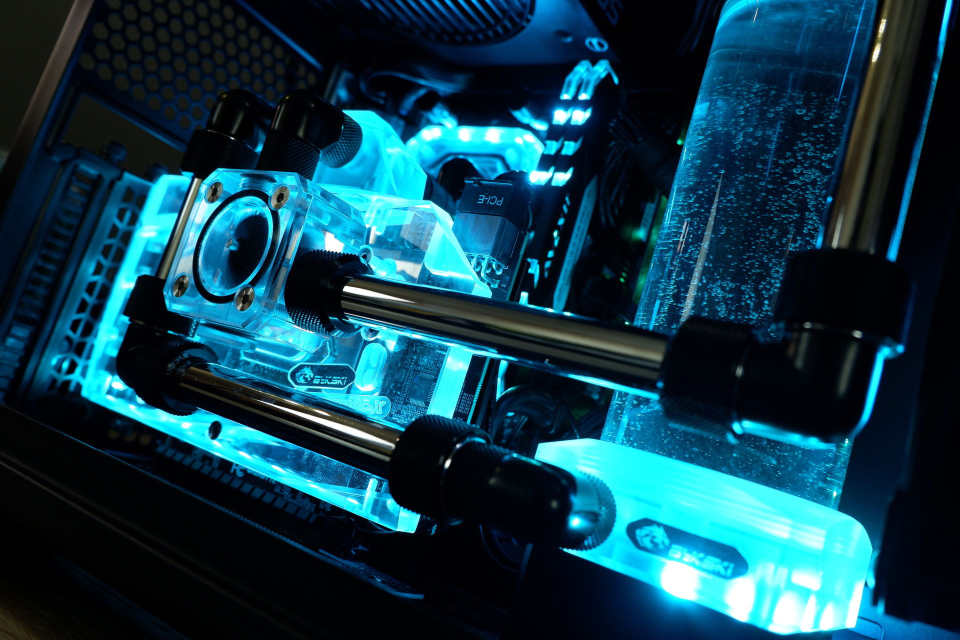 A Touch of Chrome (Neo Mini v2) » builds.gg