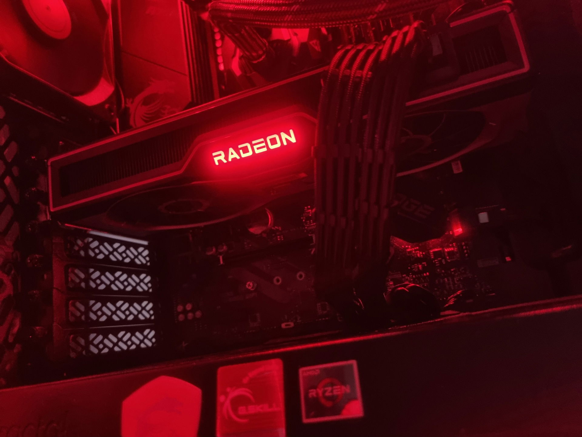 AMD Red Build » builds.gg