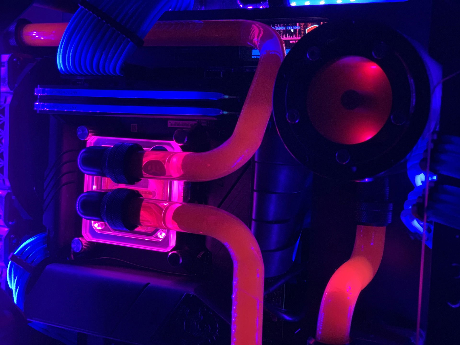 First Custom Loop, Dual Loop, ITX Build » builds.gg