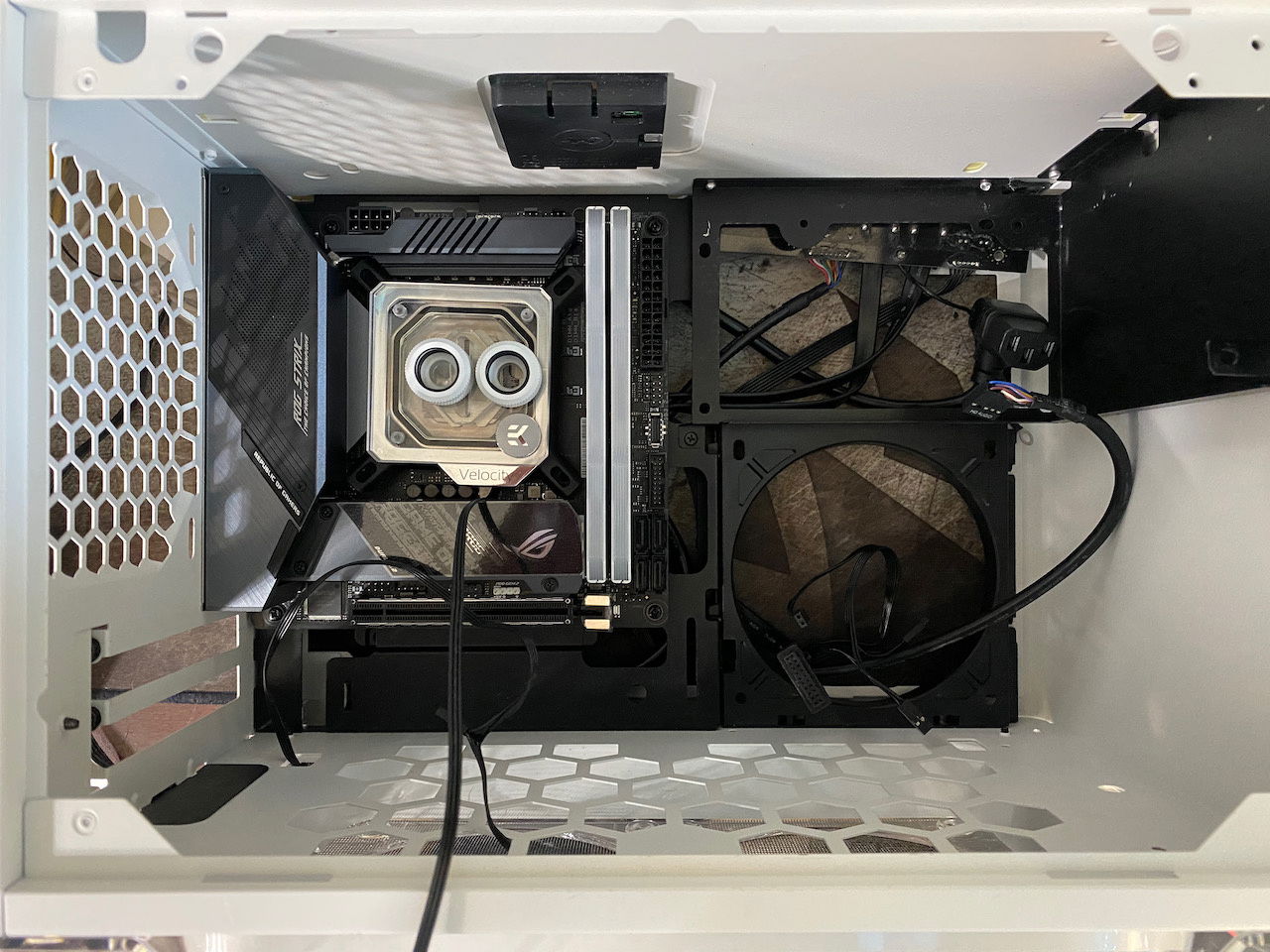 Big Dreams in Tiny Box - RTX3090 in a Mini-ITX (Full custom loop ...