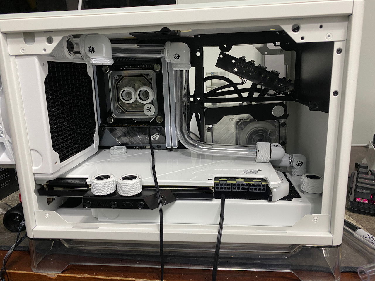 Big Dreams in Tiny Box - RTX3090 in a Mini-ITX (Full custom loop ...