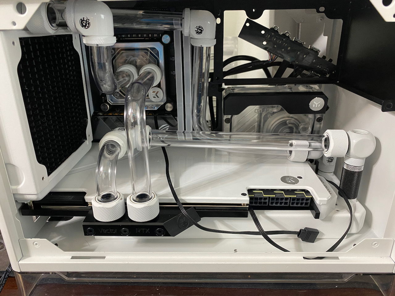 Big Dreams in Tiny Box - RTX3090 in a Mini-ITX (Full custom loop ...