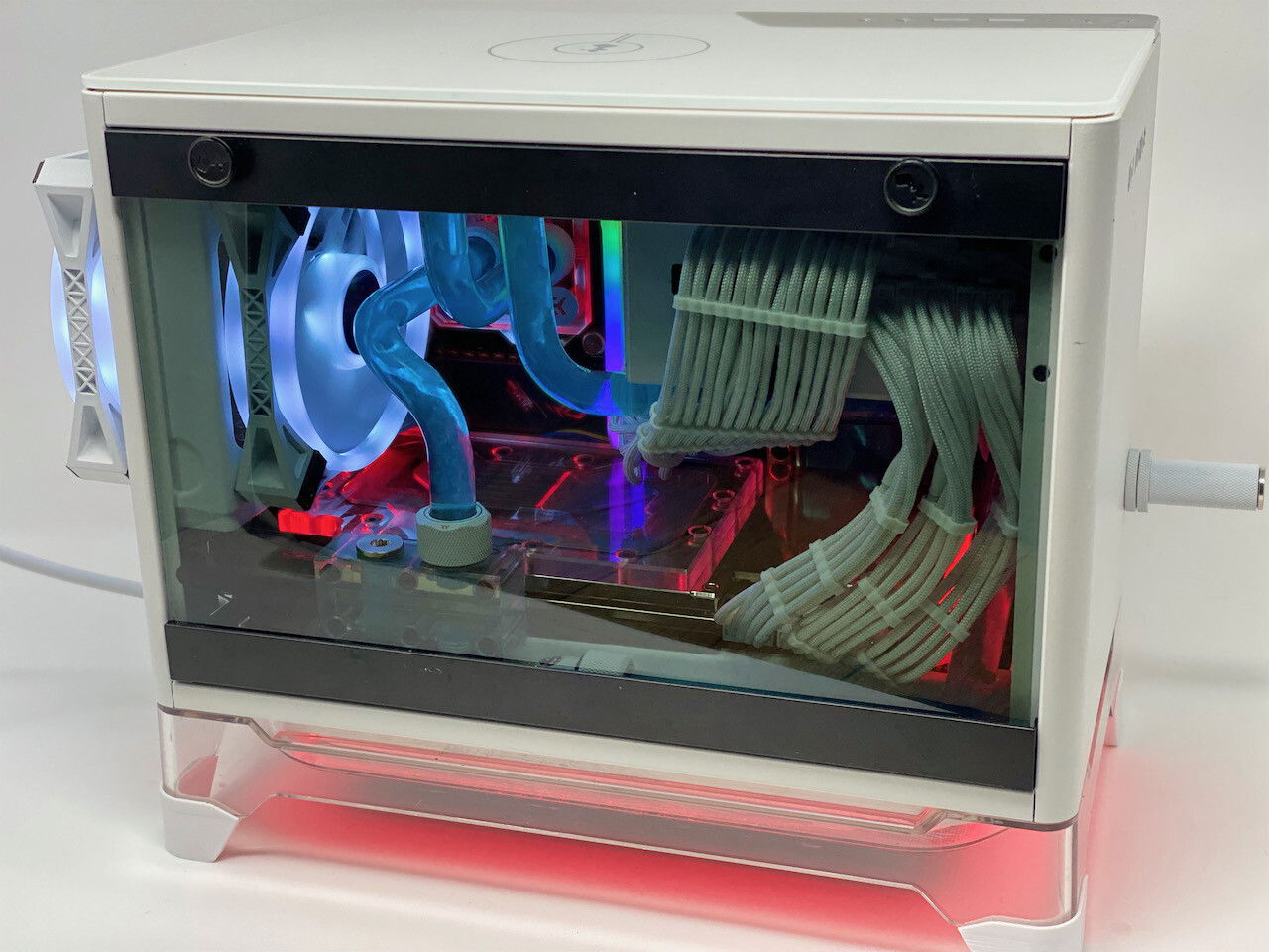 Big Dreams in Tiny Box - RTX3090 in a Mini-ITX (Full custom loop ...