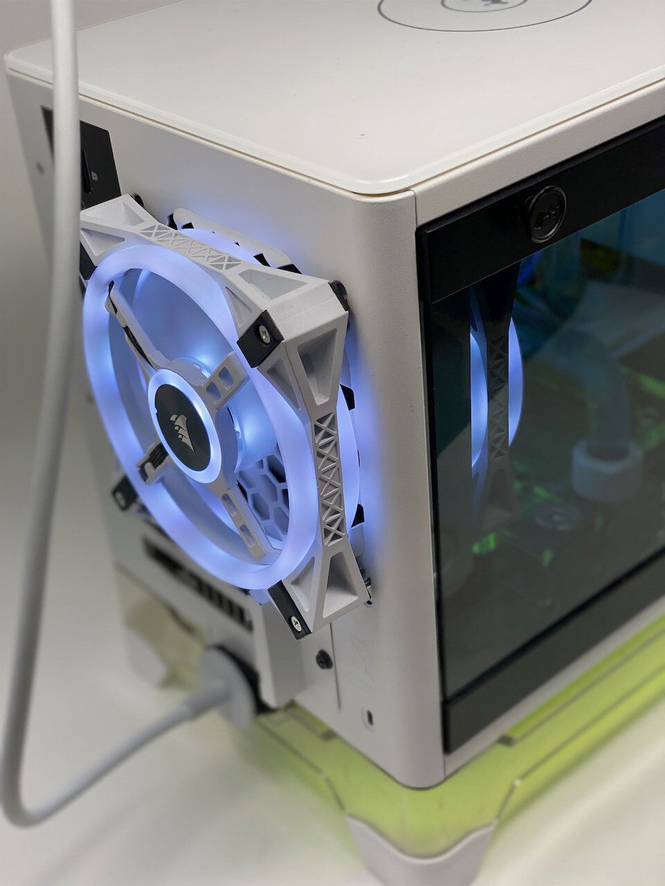 Big Dreams in Tiny Box - RTX3090 in a Mini-ITX (Full custom loop ...