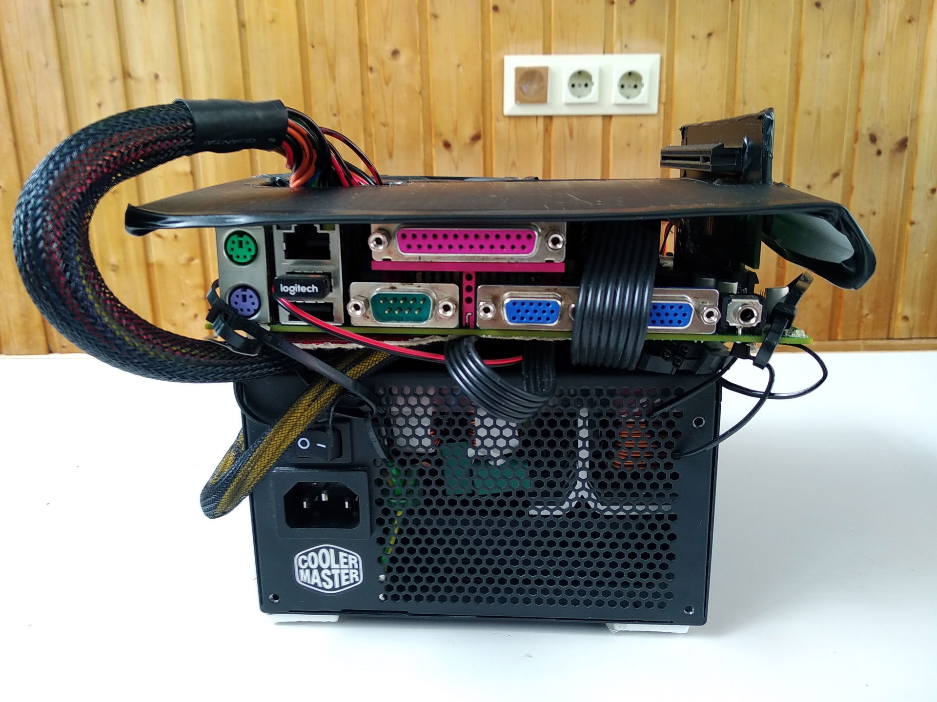 Minimalist GPU Test Bench 2.0 » builds.gg