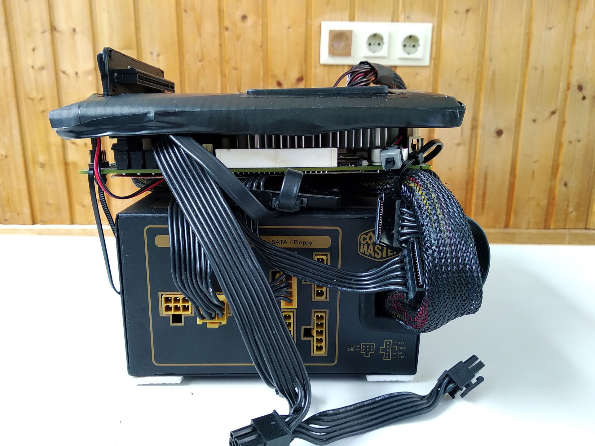 Minimalist GPU Test Bench 2.0 » builds.gg