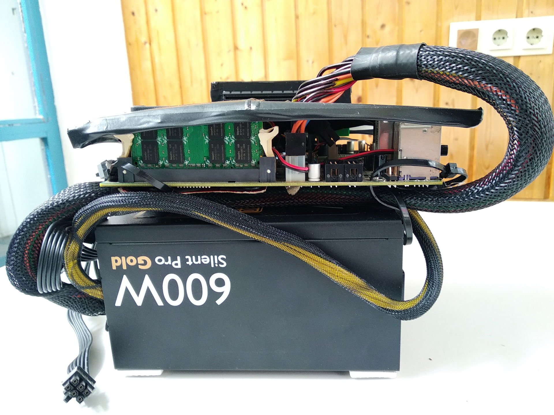 Minimalist GPU Test Bench 2.0 » builds.gg