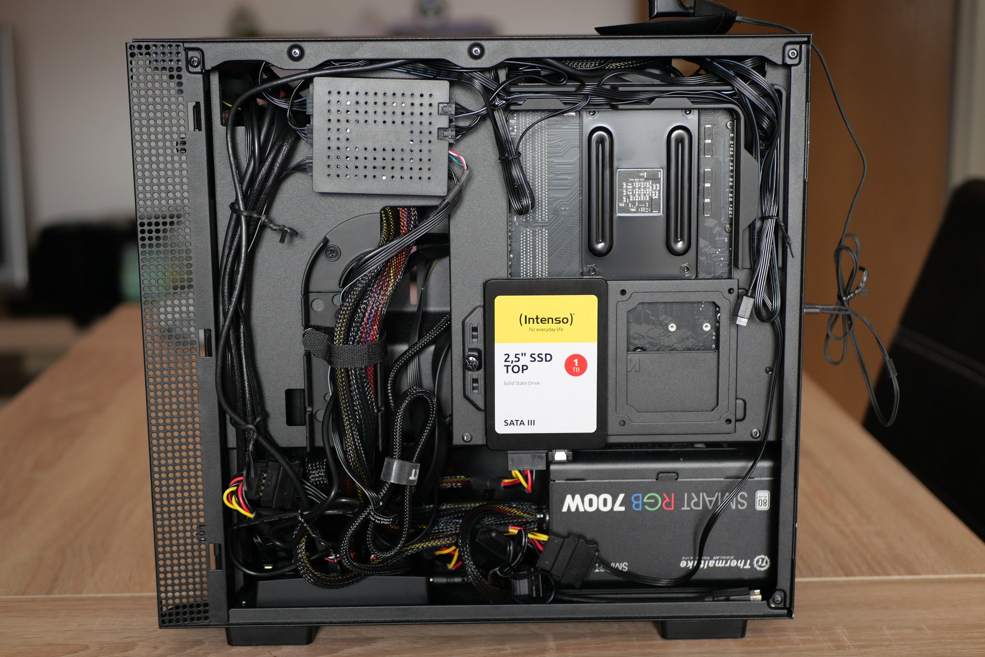 NZXT H210 w. R5 3600 / RTX 2060 Super » builds.gg