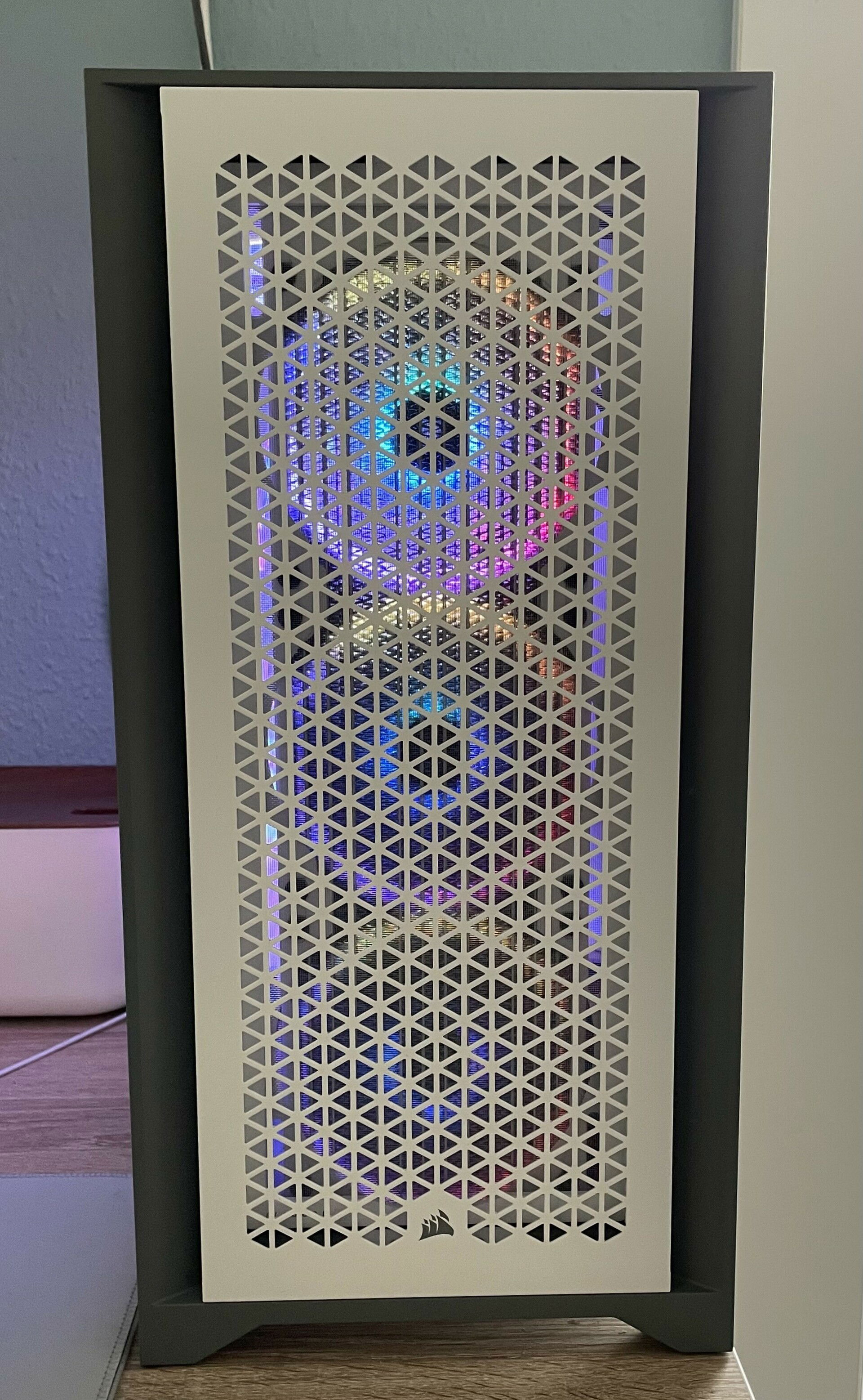 White custom loop Corsair 4000D Hydro X » builds.gg