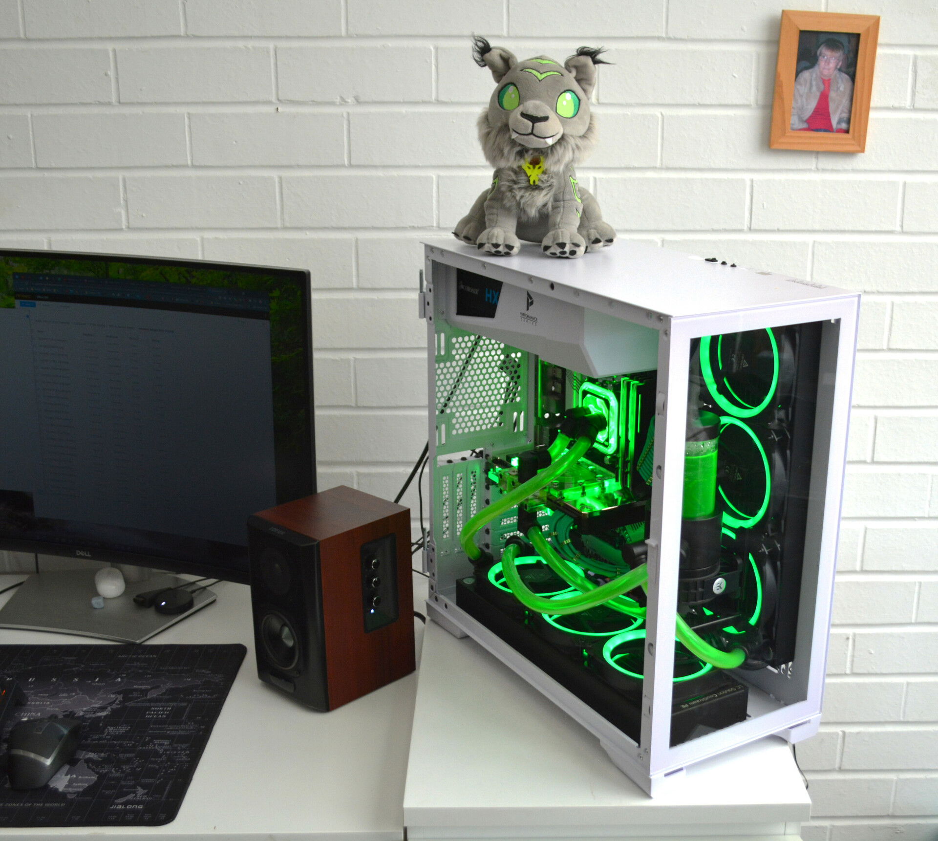 White & Green Build » builds.gg