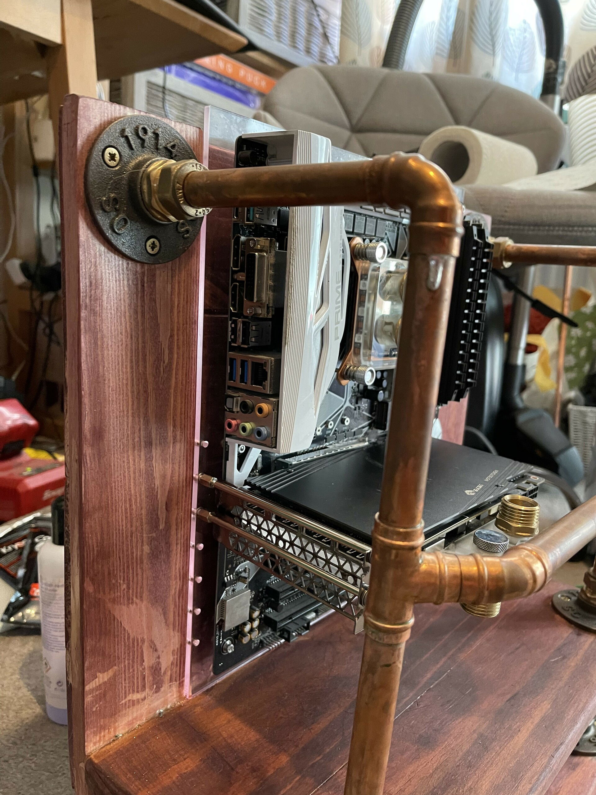 Industrial/Steampunk wooden/copper PC » builds.gg