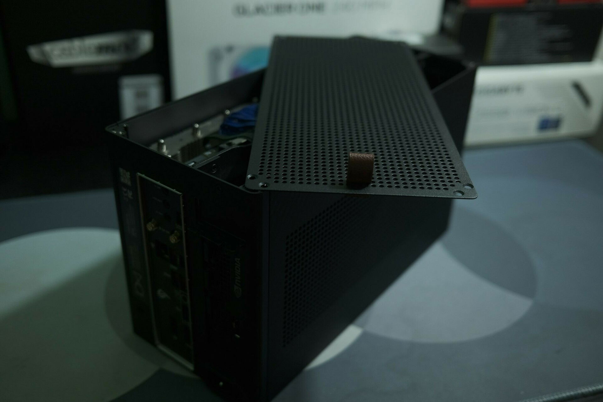 Louqe Ghost Nero One » builds.gg