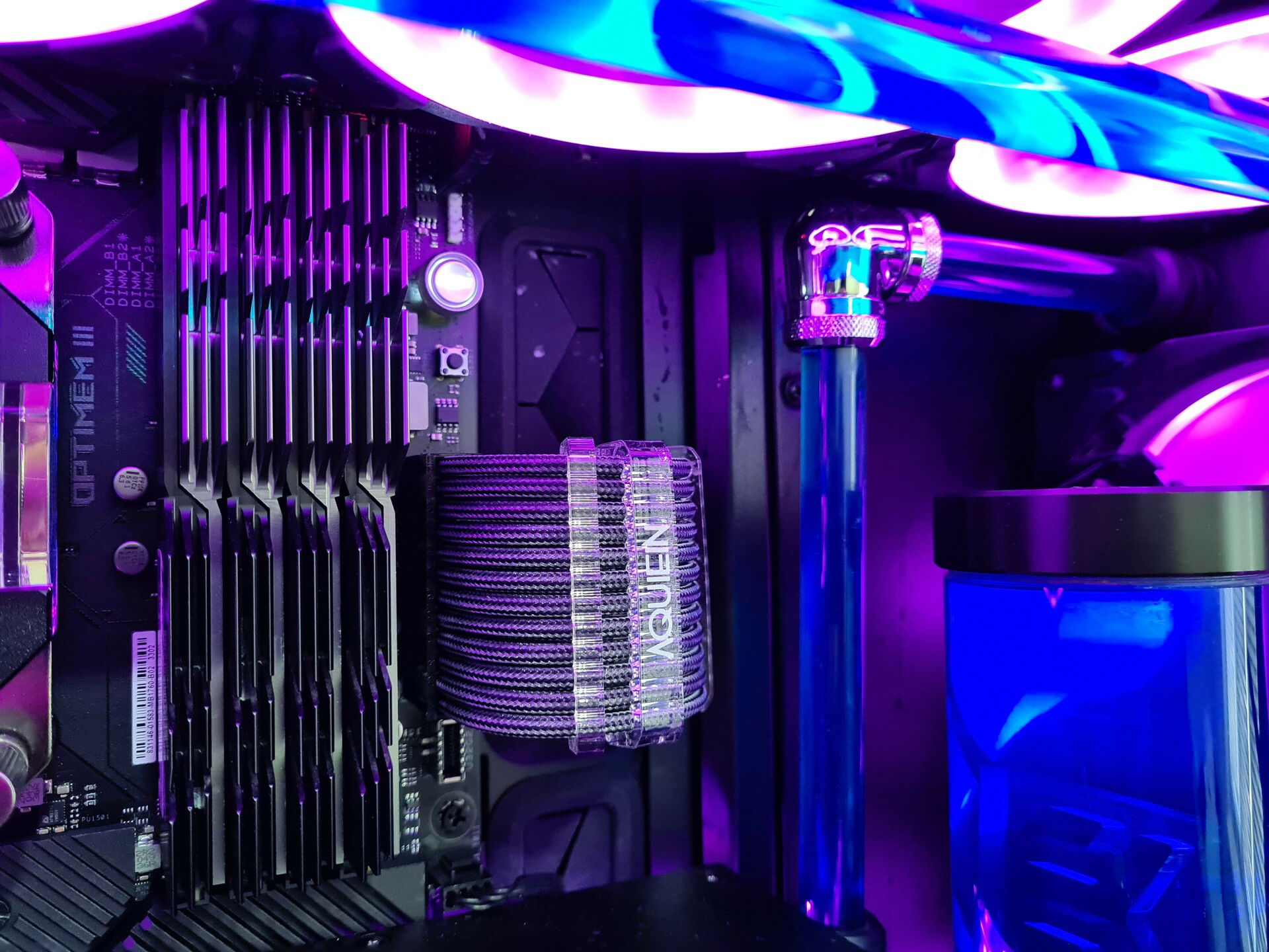 SynthWave » builds.gg