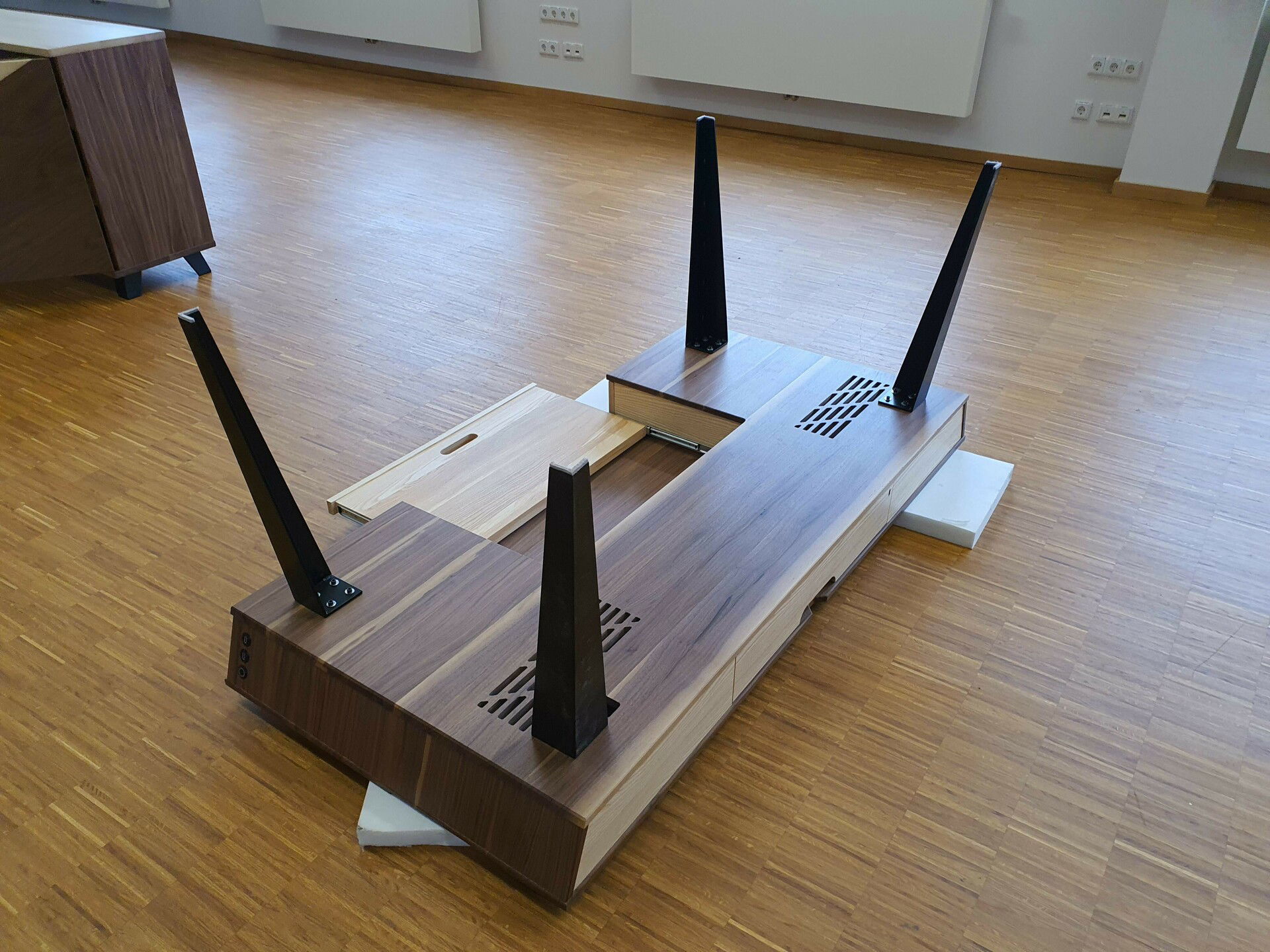 "COSK" - a wooden PC desk with a computer inside » builds.gg