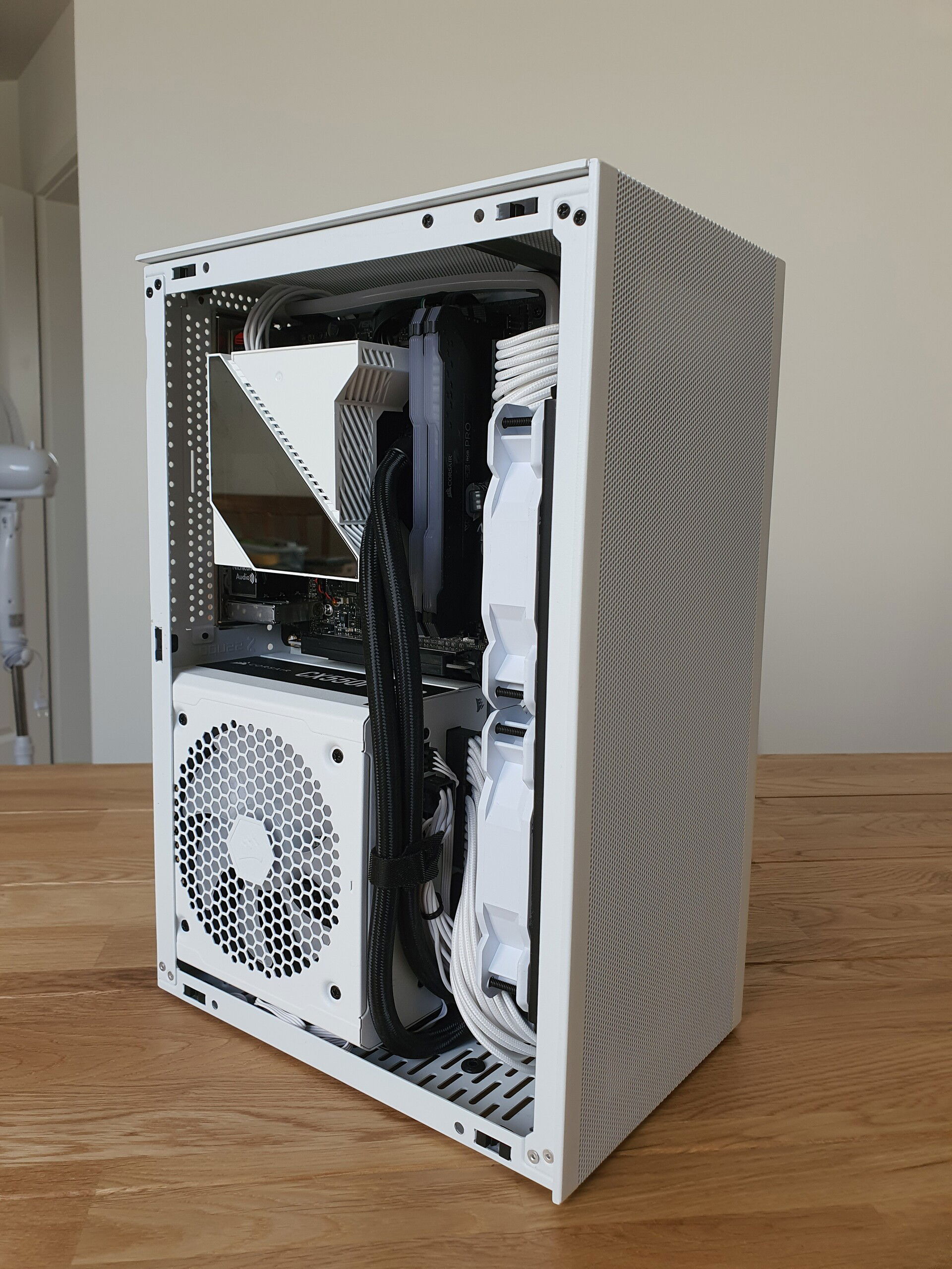 White Meshlicious » builds.gg