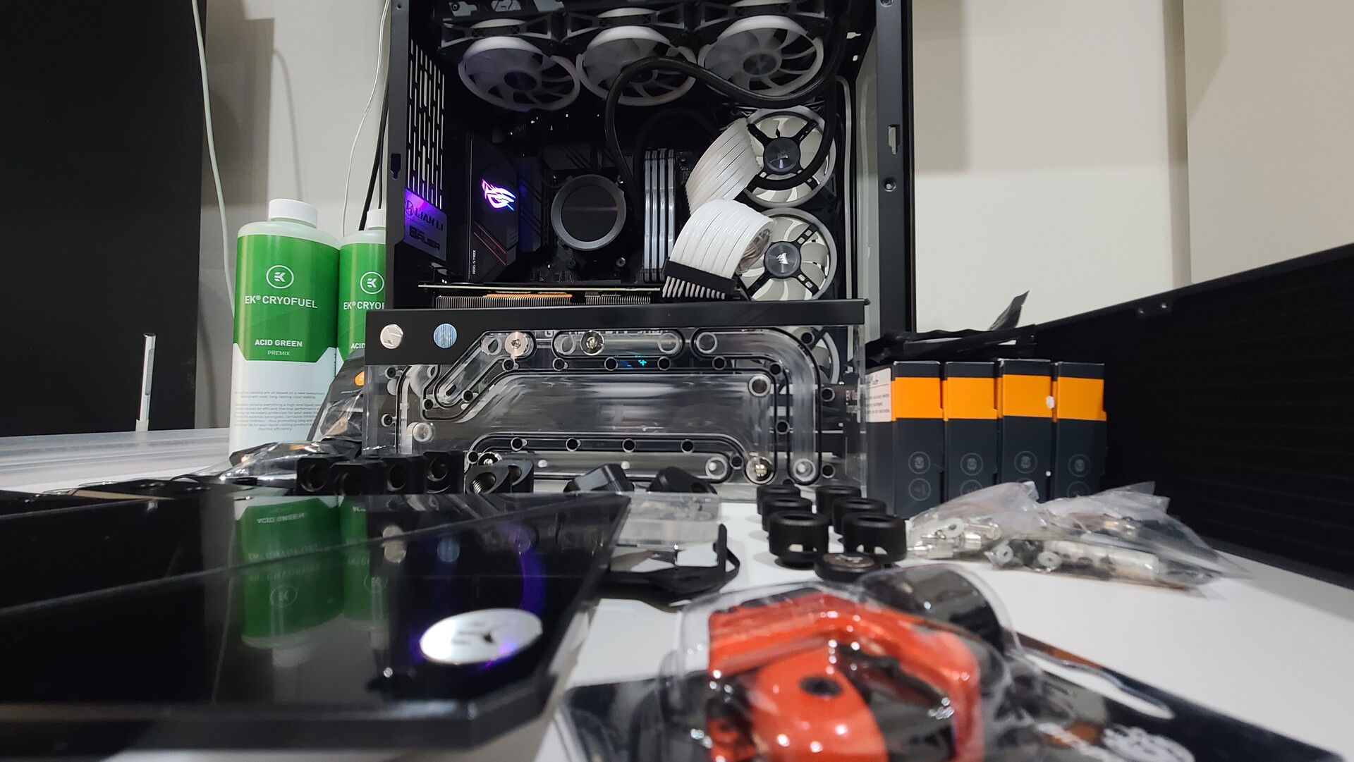 AMD EKWB watercooled machine. KNIGHTSPEED » builds.gg