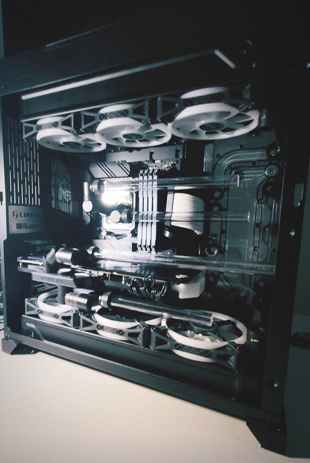 AMD EKWB watercooled machine. KNIGHTSPEED » builds.gg