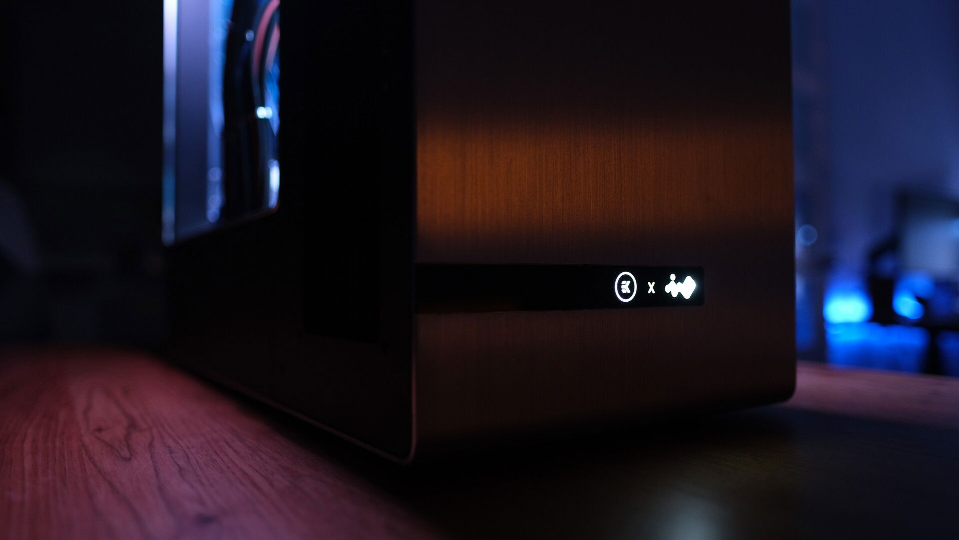 TENET, a watercooled, inverted, MONSTER PC with a sick inverted video ...